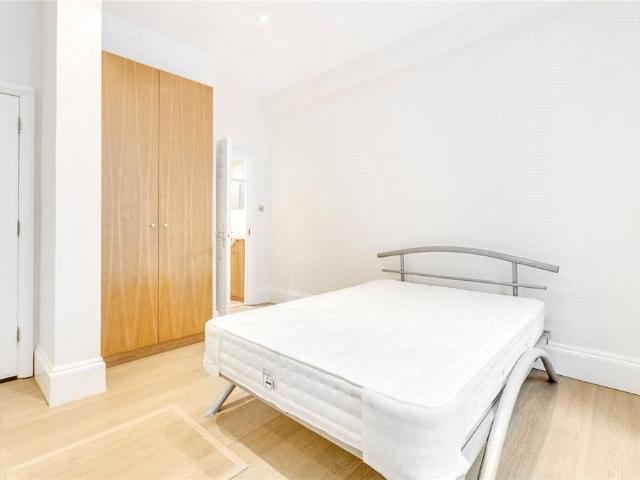 0 bedroom property in Draycott Place, Chelsea, London, SW3 £2,491 pcm | Chestertons