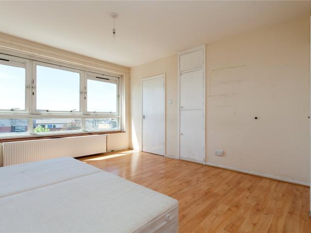 0 bedroom property in Kinefold House, York Way Estate, London, N7 £1,700 pcm | Chestertons
