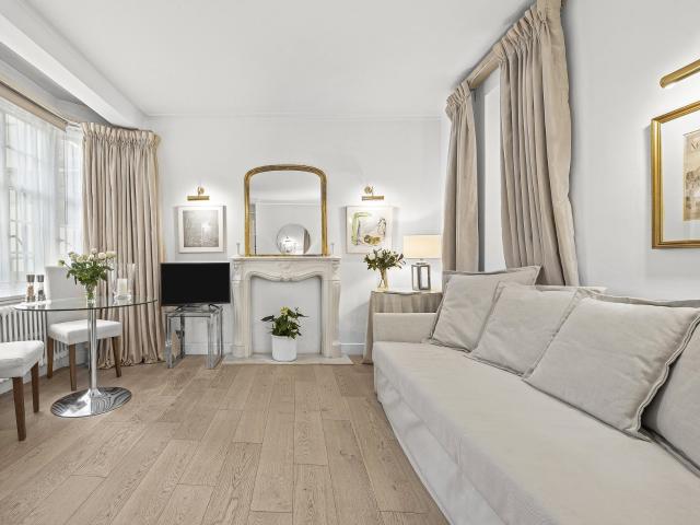 0 bedroom property in Queen Court, Queen Square, London, WC1N £3,250 pcm | Chestertons