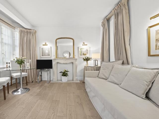 0 bedroom property in Queen Court, Queen Square, London, WC1N £3,250 pcm | Chestertons