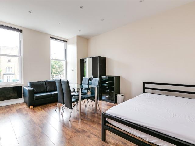 0 bedroom property in Warwick Road, Earls Court, London, SW5 £1,900 pcm | Chestertons