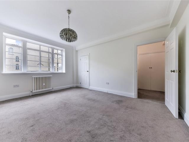0 bedroom property in Tavistock Court, Tavistock Square, London, WC1H £1,950 pcm | Chestertons
