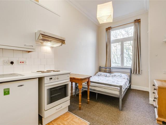 0 bedroom property in Trebovir Road, Earls Court, London, SW5 £1,400 pcm | Chestertons