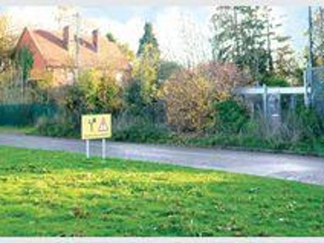 0 Bedrooms Land for sale in 22, 23 And 24 Smallmead Cottages, Electricity Substation And Telecoms Mast, Kirtons Farm Road, Nr Reading, Berkshire RG30