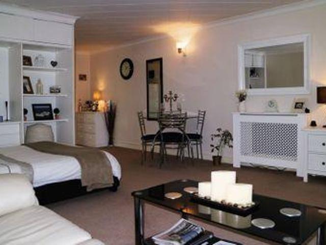0 Bedrooms Studio for sale in Buckingham Road, Hampton TW12