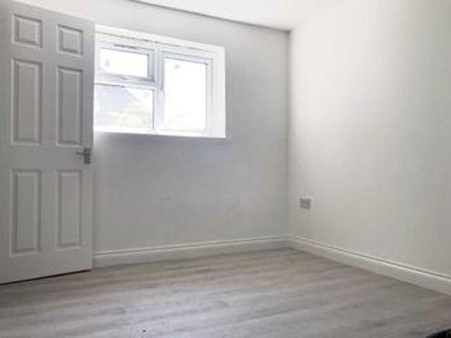 0 Bedrooms Studio for rent in The Birches, Heathside, Whitton, Hounslow TW4