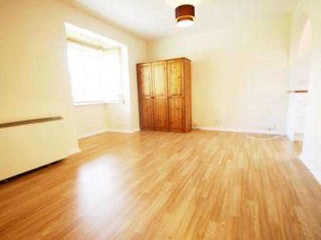0 Bedrooms Studio for rent in The Larches, Milford Close, St Albans AL4