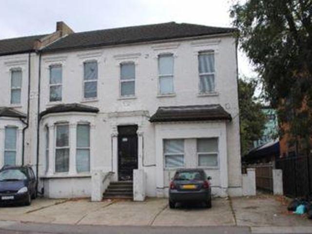 0 Bedrooms Studio for rent in Aldborough Road South, Seven Kings, Ilford IG3