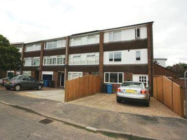 0 Bedrooms Studio for rent in Black Horse Close, Windsor SL4