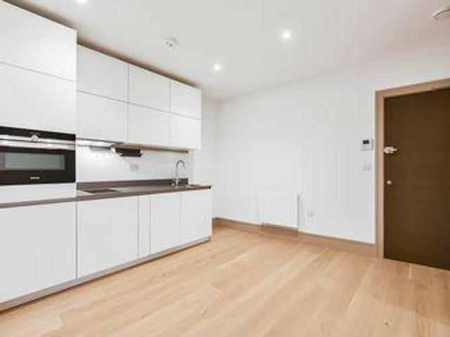 0 Bedrooms Studio for rent in High Road, Finchley N12