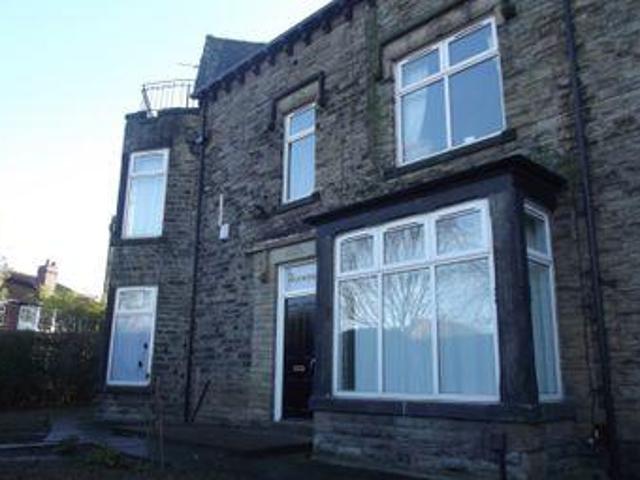 0 Bedrooms Studio for rent in Hollyshaw Walk, Crossgates LS15