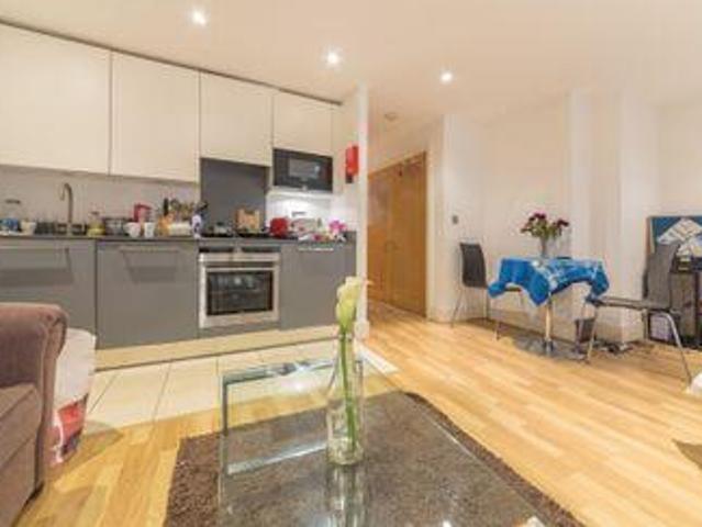 0 Bedrooms Studio for rent in Kestrel House, St George Wharf, Vauxhall, London, London SW8