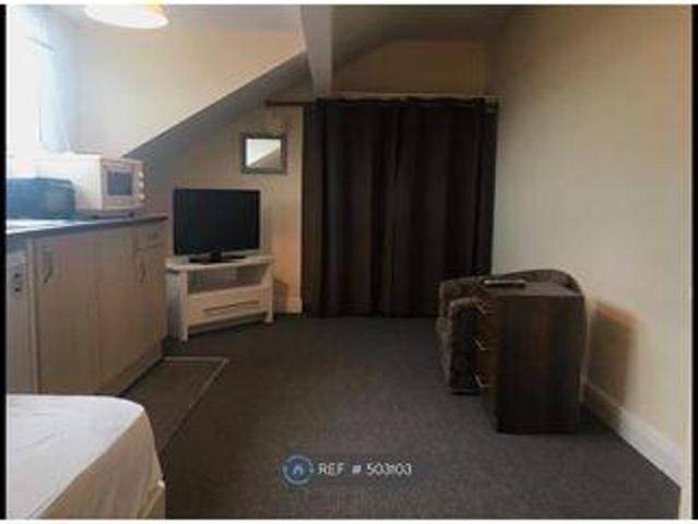 0 Bedrooms Studio for rent in Noster View, Leeds LS11