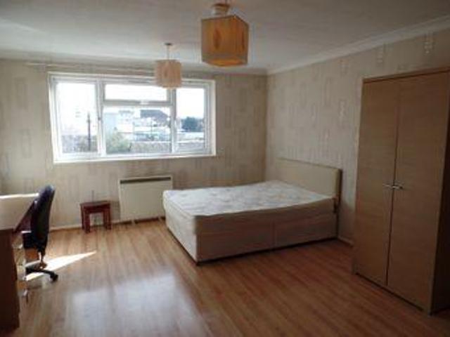 0 Bedrooms Studio for rent in Pear Trees, Trout Road, West Drayton UB7