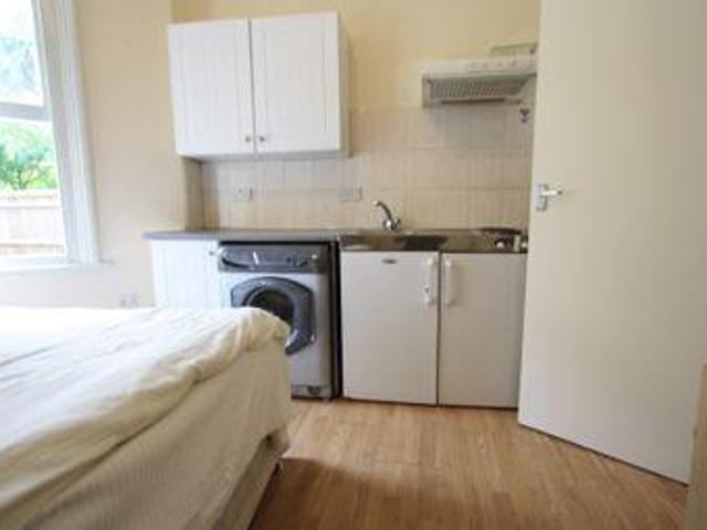 0 Bedrooms Studio for rent in Riggindale Road, Tooting SW16