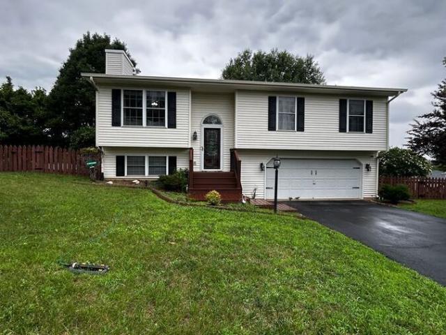 3 BR, 2 BA Apartment 133 Gala Drive, Roanoke, VA 24018