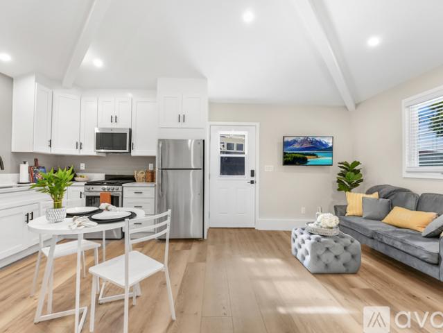 0 BR, 1 BA Apartment 1106 N Beachwood Dr, Burbank, CA 91506