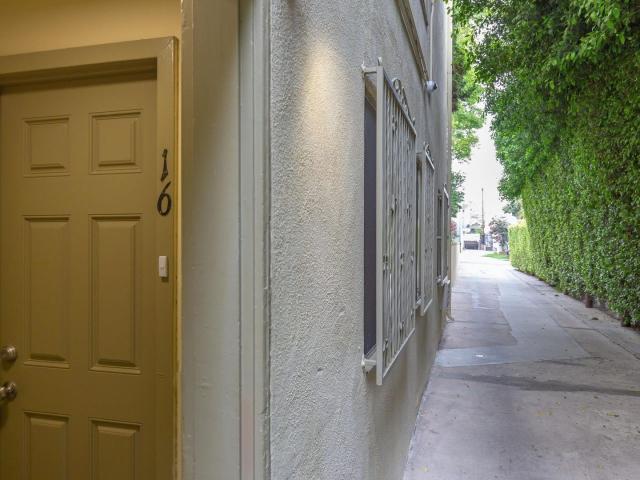 0 BR, 1 BA Apartment 1245 N Laurel Ave Unit 16, Los Angeles, CA 90046
