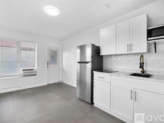 0 BR, 1 BA Apartment 2822 Pine Tree Drive, Unit 8, Miami Beach, FL 33140