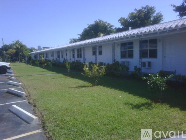 0 BR, 1 BA Apartment 308 NE 2nd St, Unit 4, Hallandale Beach, FL 33009