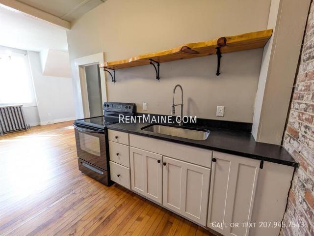 0 BR, 1 BA Apartment 3 Cushing St. Apt Winterport, ME 04496