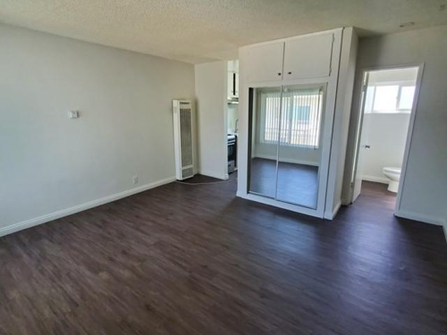 0 BR, 1 BA Apartment 4050 W El Segundo Blvd, Unit 17, Hawthorne, CA 90250