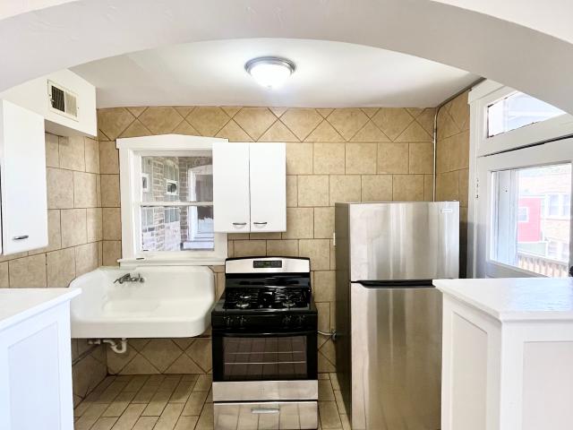 0 BR, 1 BA Apartment 5040 W 21 st Pl, Cicero, IL 60804