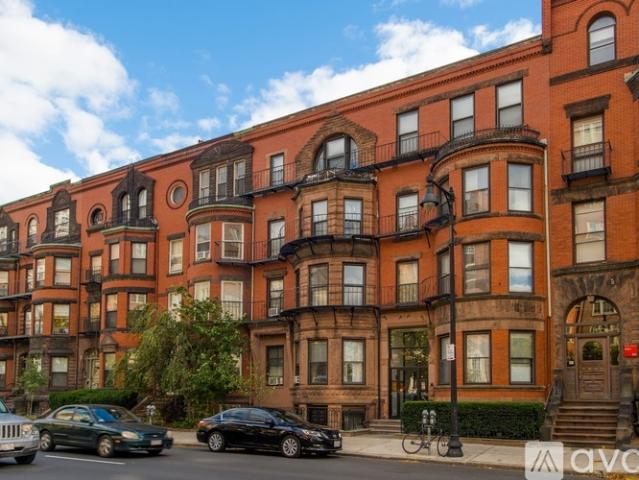 0 BR, 1 BA Apartment 529 Beacon St, Unit 1, Boston, MA 02115