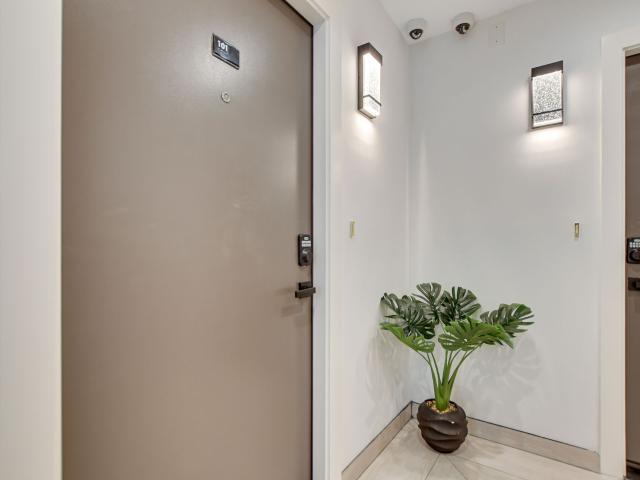 0 BR, 1 BA Apartment 946 S Ridgeley Dr Los Angeles, CA 90036