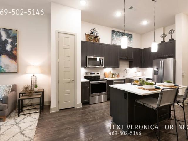 0 BR, 1 BA Apartment 990 Singleton Blvd, Dallas, TX 75212