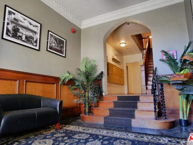 0 BR, 1 BA in Beverly Center Miracle Mile