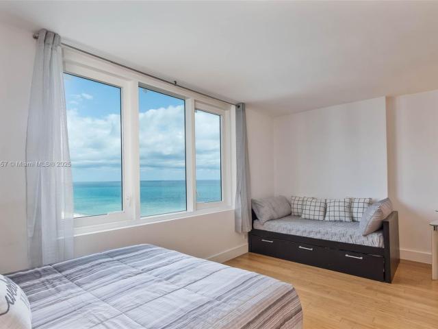 0 BR, 1 BA in Mid Beach