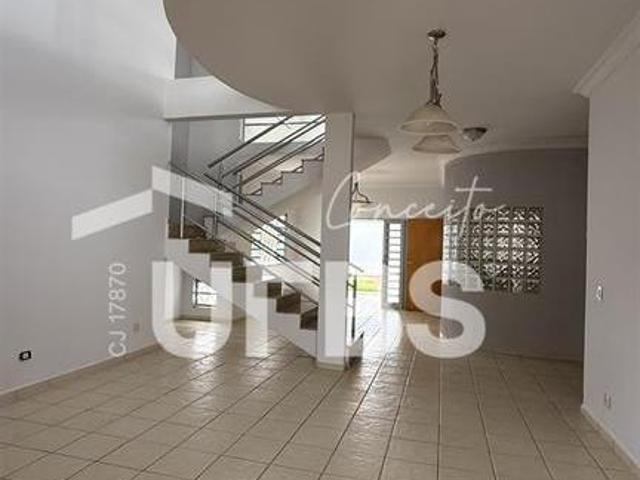 0 Casa 4 quartos, sendo 1 suíte