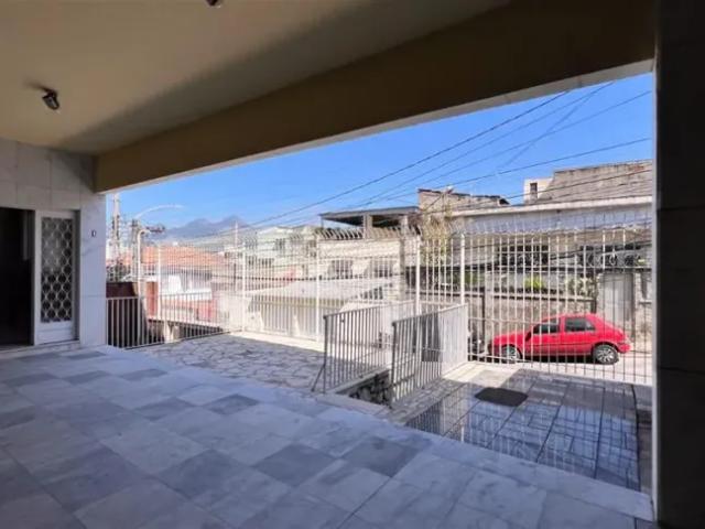 0 Casa 5 quartos, sendo 1 suíte