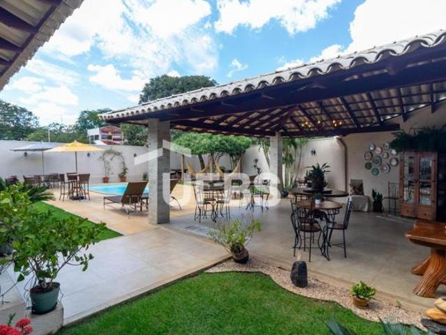 0 Casa 8 quartos, sendo 8 suítes