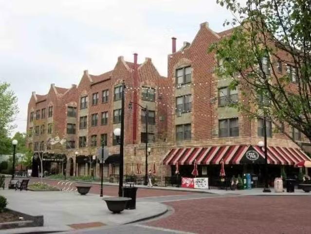 0BR/1.0BA 1110 Pleasant Street