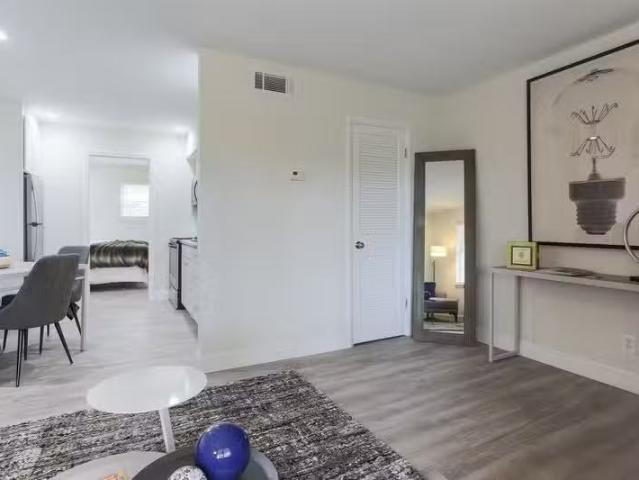 0BR/1.0BA 2006 House Avenue