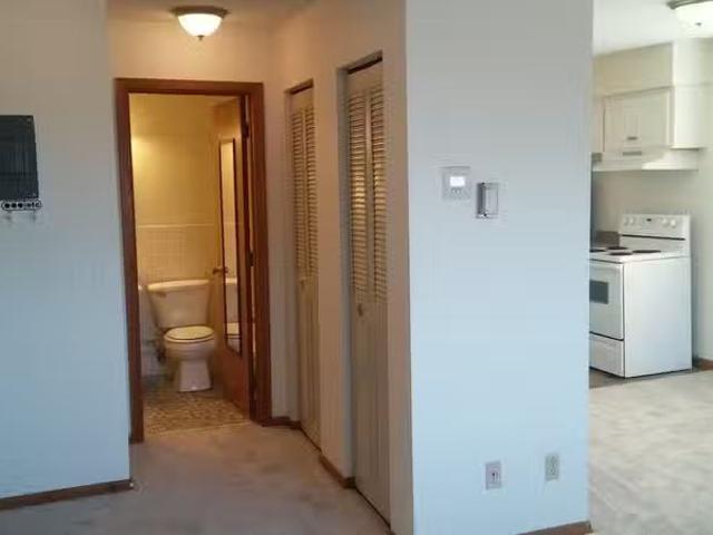 0BR/1.0BA 2001 Bryant Ave S