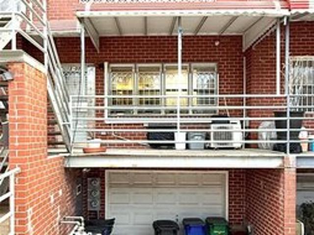 13 03 A 128th St, College Point, NY 11356