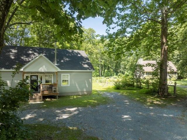 13 14 Creekside Pl, Pleasant Valley, NY 12569