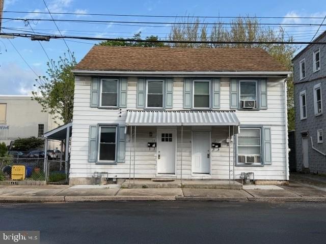 13 15 W Water St, Middletown, PA 17057