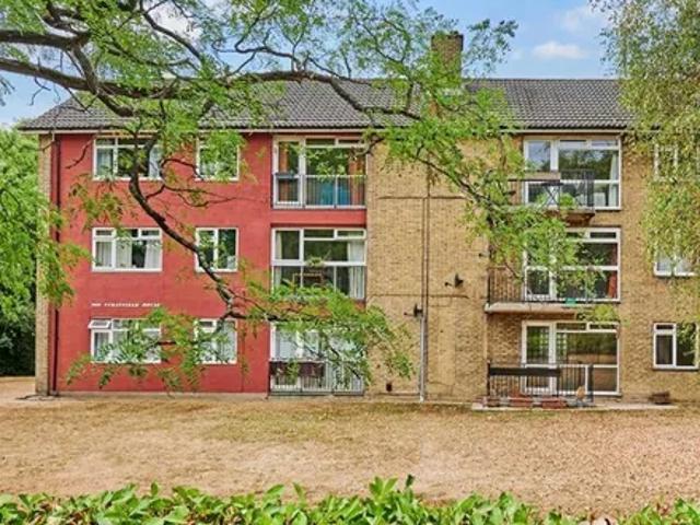 13 18 Stratfield House, London, SE12 0UW, United Kingdom | 3 bed apartment for rent #138592804 | Rentberry