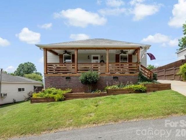 13 1st St, Cramerton, NC 28032