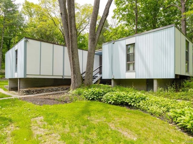 13 Tanhouse Woods Rd, Hyde Park, NY 12538