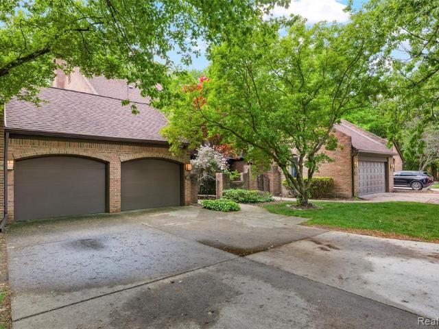 13 Timberlane Court
