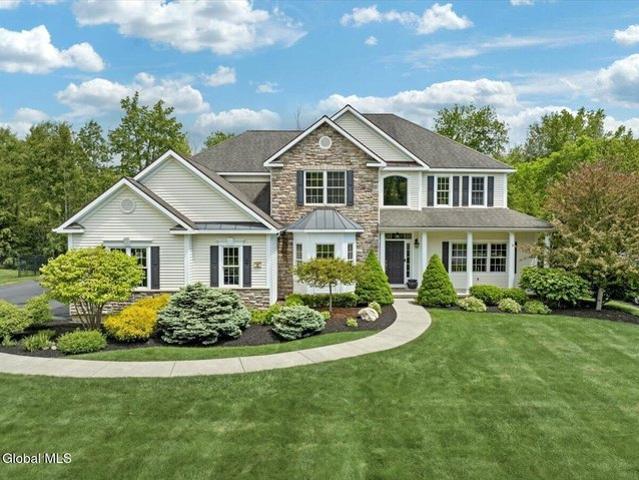 13 Tipperary Way, Ballston Lake, NY 12019