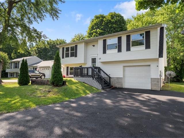 13 Trillium Ln, West Henrietta, NY 14586