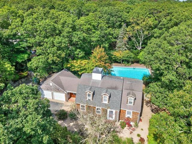 13 Two Ponds Rd, Falmouth, MA 02540