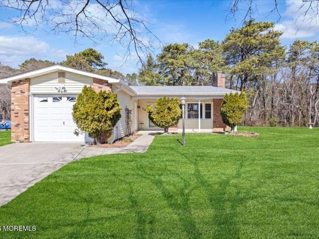 13 Tudor Ct, Brick, NJ 08723