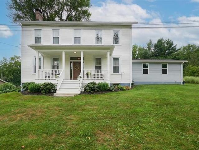 13 Vista Dr, Oakdale, PA 15071